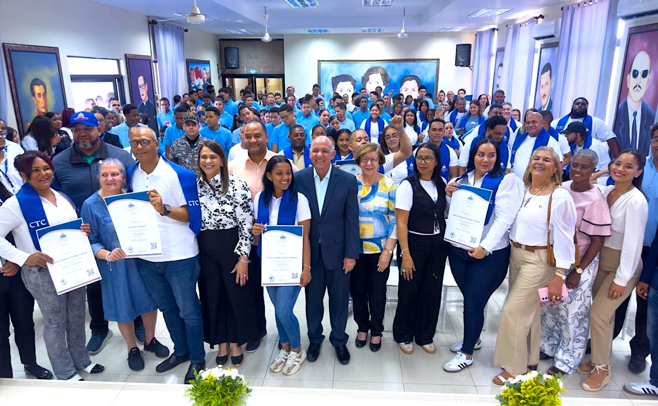 CTC certifica 140 jóvenes en Salcedo durante Tecno Feria “Aprende y Emprende” | Presidencia de ...